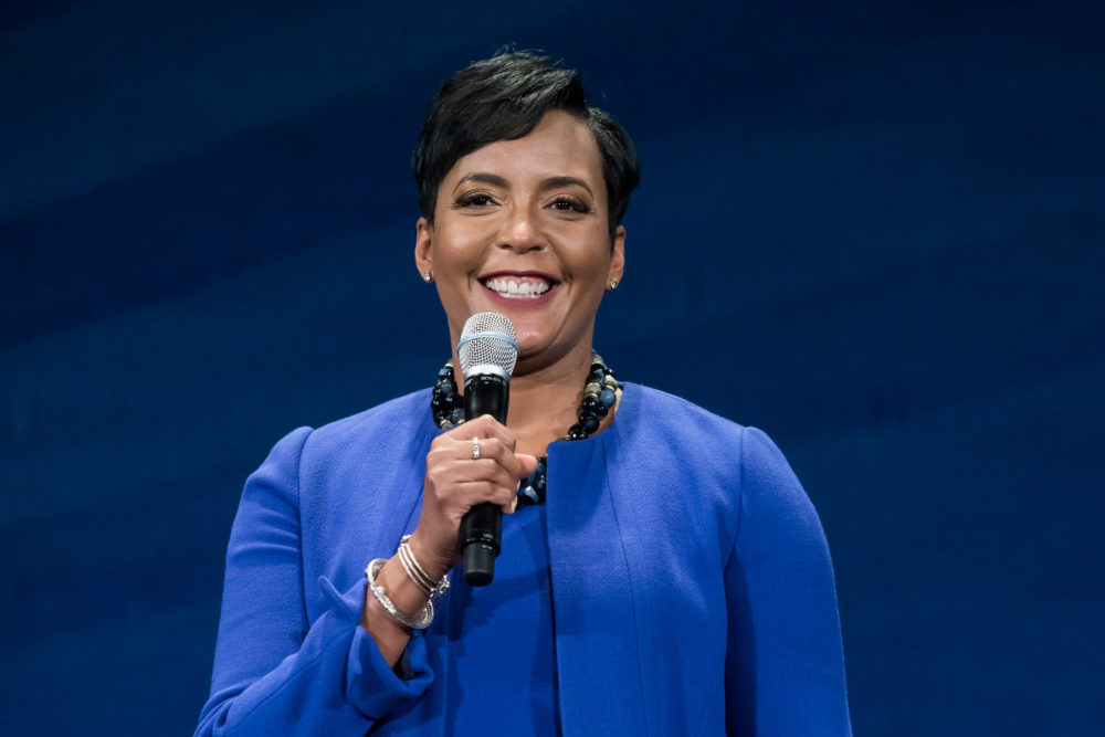 Atlanta Mayor Lies About Georgia Voting Law, Claims It Prohibits Giving ...